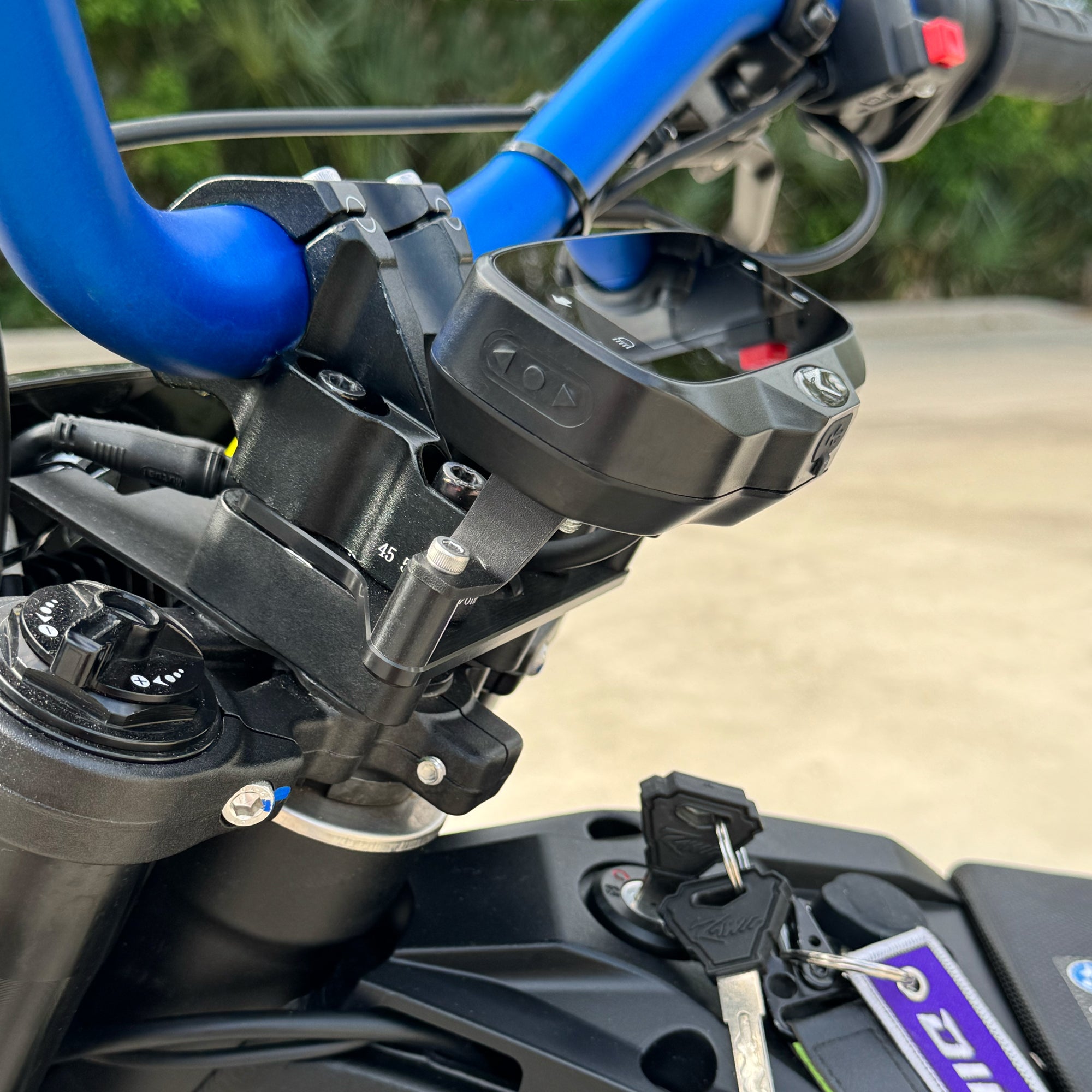 Display Relocation Bracket Kit | Rawrr Mantis X – MXwraps